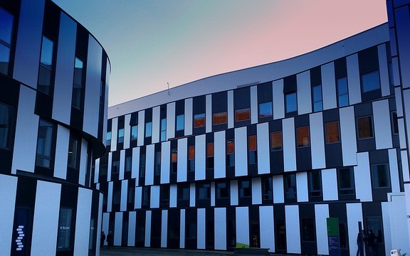 Adopting Microservices at Netflix: Lessons for Architectural Design - DZone